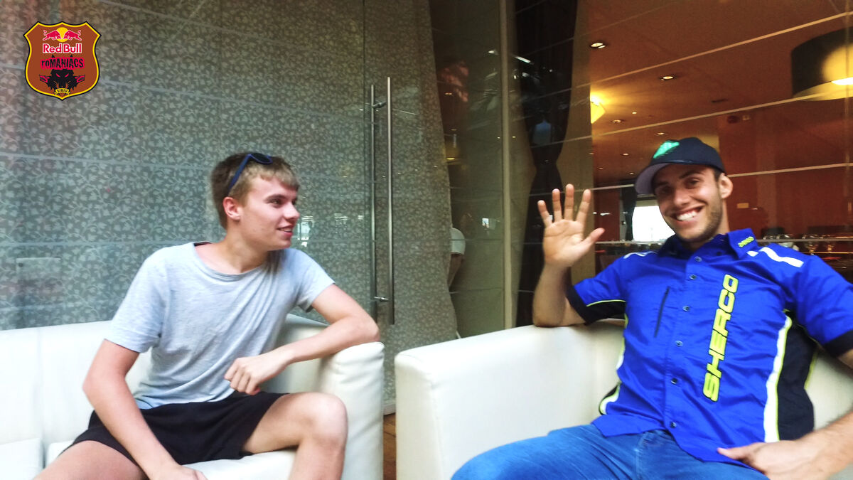 Mario Roman gives competitors advice